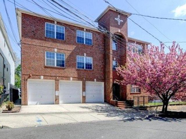 8 bedroom, Newark NJ 07104 102029020