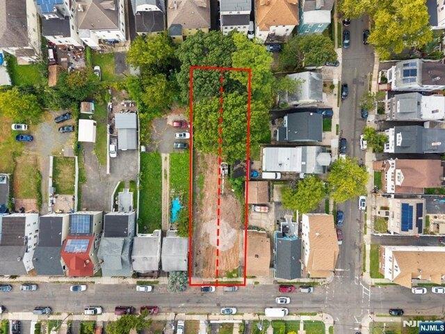 8 bedroom, Newark NJ 07106 104811449