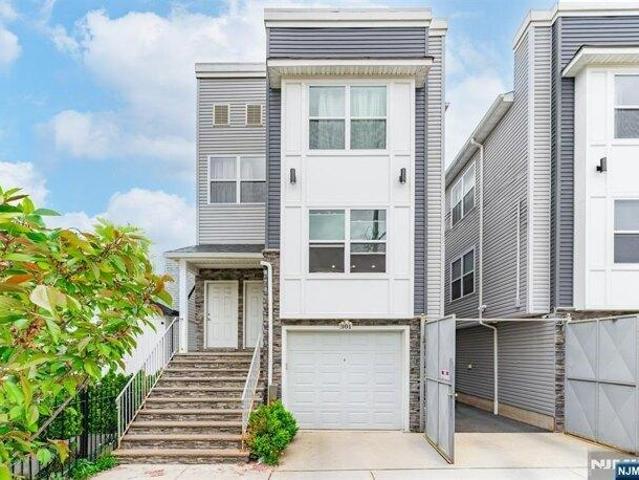 8 bedroom, Newark NJ 07107 102728050