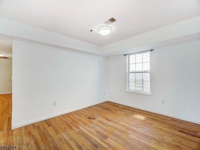 8 bedroom, Newark NJ 07112 102585366
