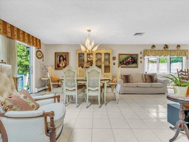 8 bedroom, Saugus MA 01906 102827522