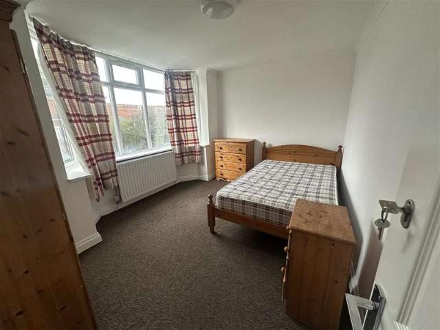 8 Bedroom Semi Detached House