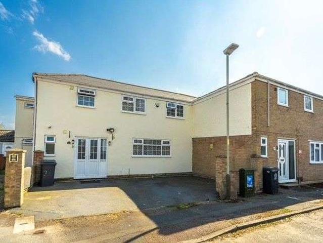 8 Bedroom Semi Detached House