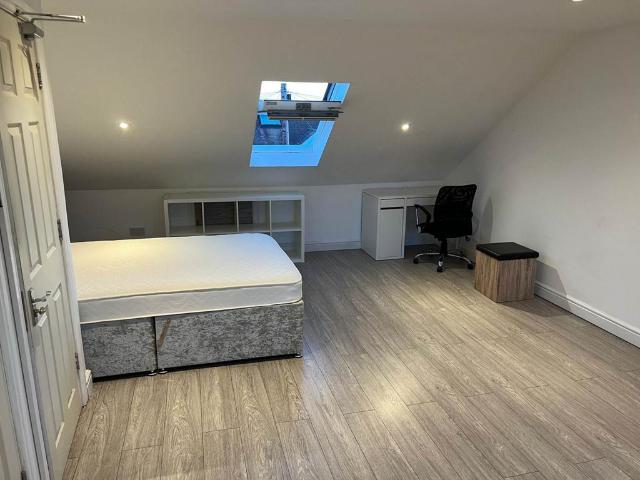 8 bedroom semi detached house to rent