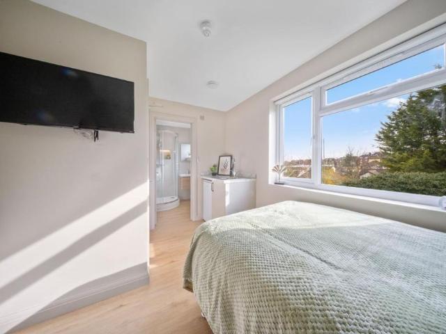 8 bedroom semi detached house to rent