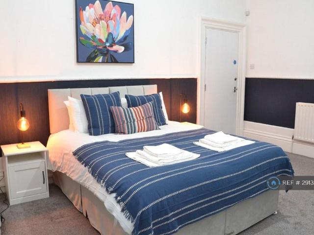 8 bedroom semi detached house to rent