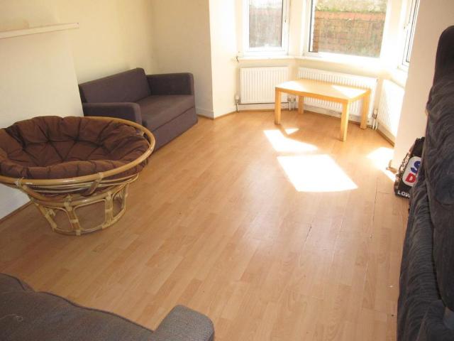 8 bedroom semi detached house to rent