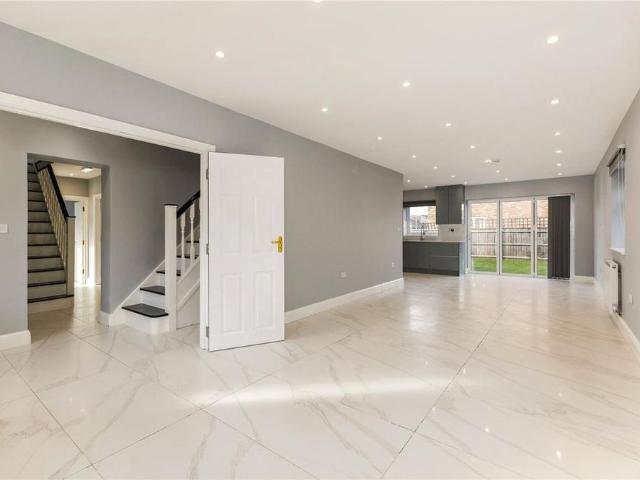 8 bedroom semi detached house to rent