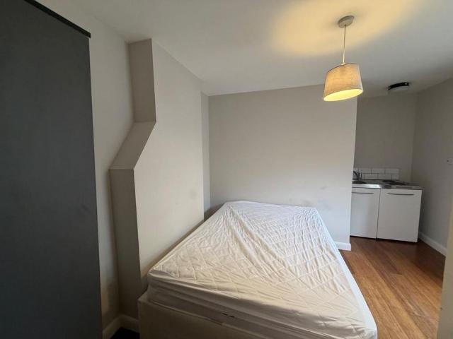 8 bedroom semi detached house to rent