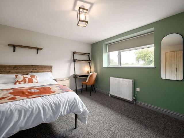 8 bedroom property to rent