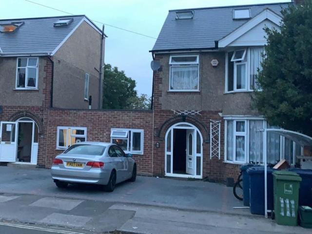8 bedroom semi detached house to rent