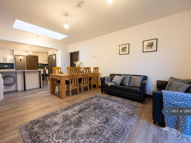 8 bedroom semi detached house to rent
