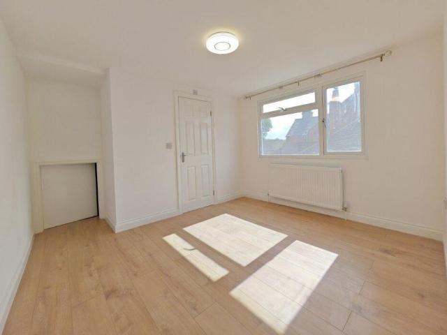 8 bedroom semi detached house to rent
