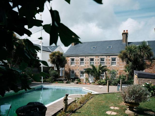 8 bedroom semi detached house for sale