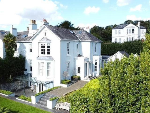8 bedroom semi detached house for sale