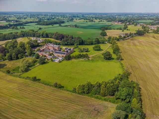 8 bedroom semi detached house for sale