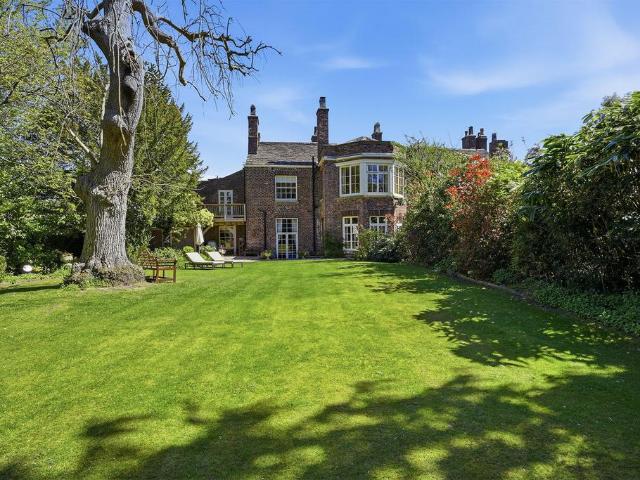 8 bedroom semi detached house for sale