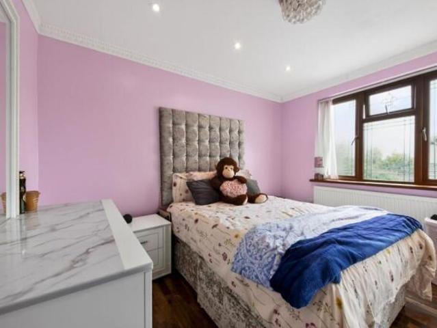 8 bedroom semi detached house for sale in Eastbrook Drive, Romford, RM7