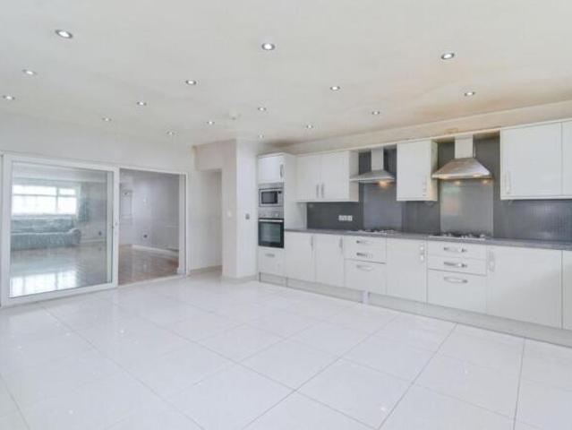 8 bedroom semi detached house for sale in Rushey Close, Leicester, LE4