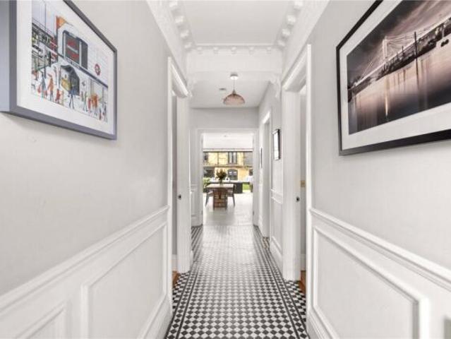 8 bedroom semi detached house for rent in Ormeley Road, SW12