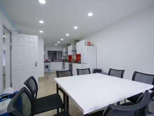 8 bedroom semi detached house for rent in Rookery Road, Selly.