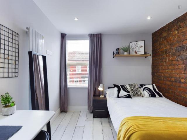 8 Bedroom Shared Living/roommate Liverpool Liverpool LS90560838