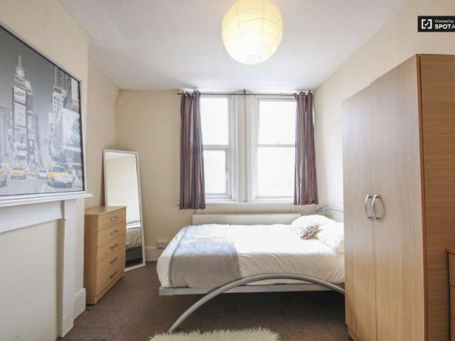 8 Bedroom Shared Living/roommate London London 102954487