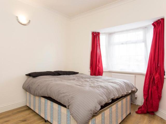 8 Bedroom Shared Living/roommate London London 90562275