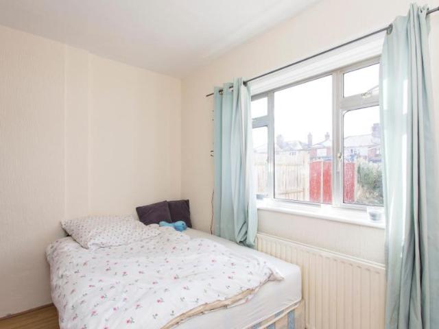 8 Bedroom Shared Living/roommate London London 90562316
