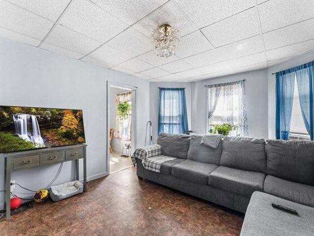 8 bedroom, Springfield MA 01104 104831291