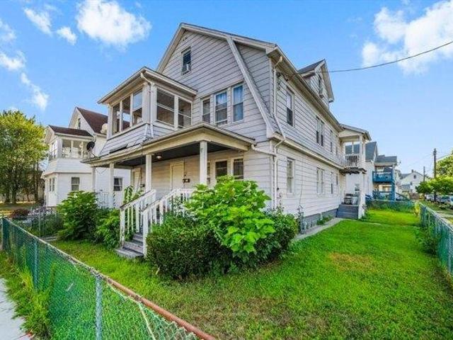 8 bedroom, Springfield MA 01104 102346558