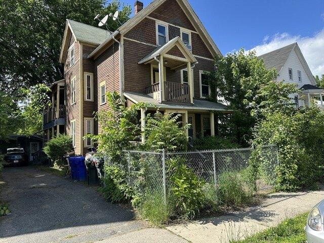 8 bedroom, Springfield MA 01107 104444923