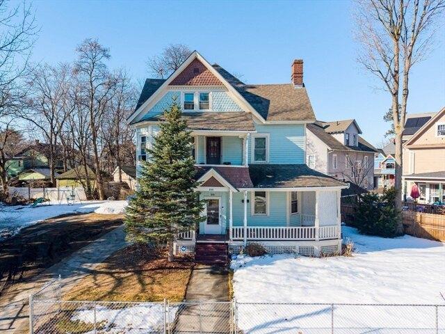 8 bedroom, Springfield MA 01109 102780171