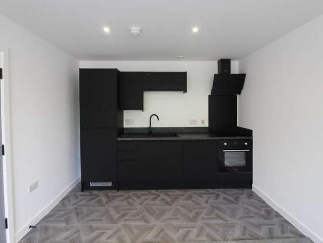 8 Bedroom Studio Flat