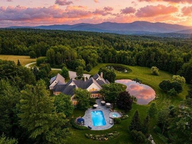 8 bedroom, Stowe VT 05672 105173594