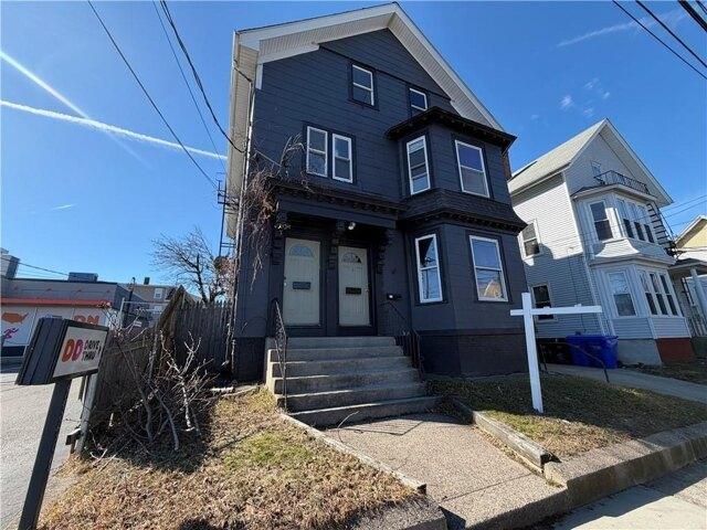 8 bedroom, Pawtucket RI 02860 104009700