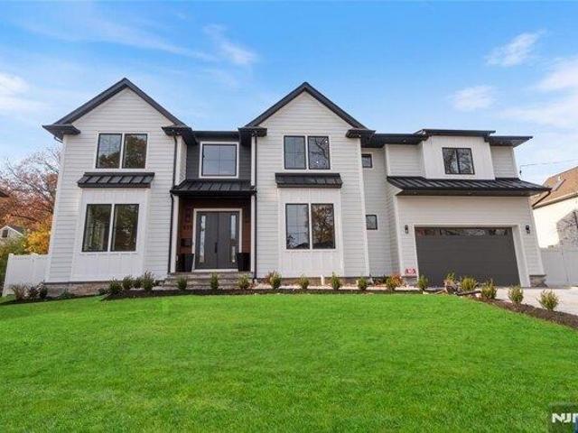 8 bedroom, Paramus NJ 07652 101780563