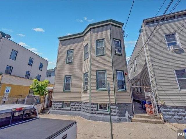 8 bedroom, Passaic NJ 07055 104832635