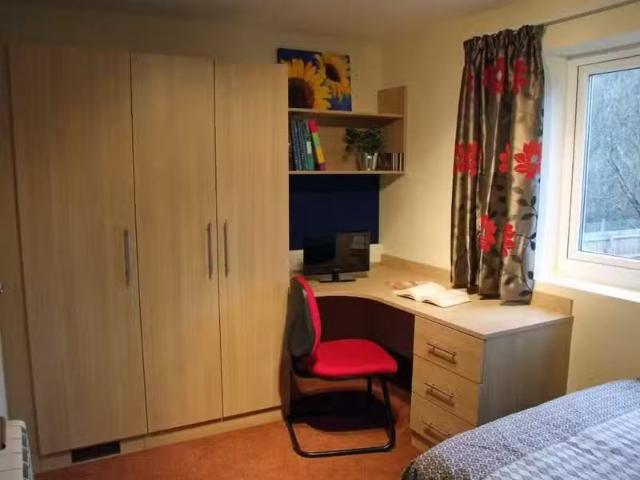 8 bedroom private hall for rent in Links View Student Ensuite.