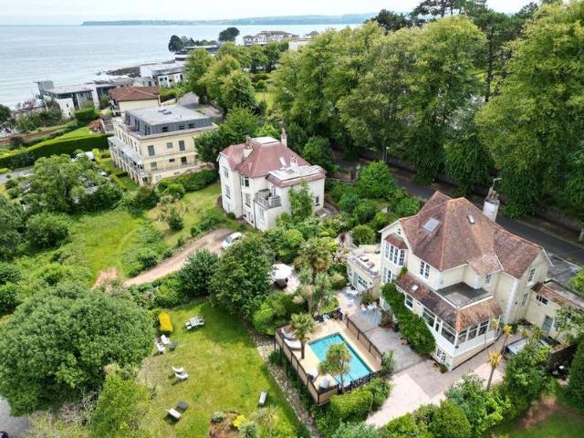 8 Bedroom Property