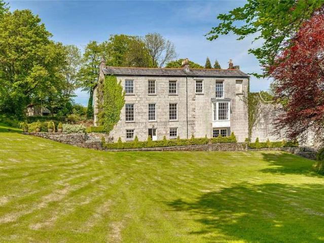 8 Bedroom Property