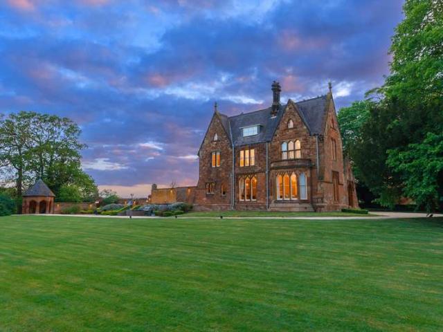 8 Bedroom Property