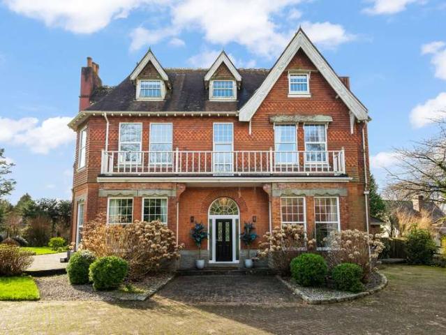 8 Bedroom Property