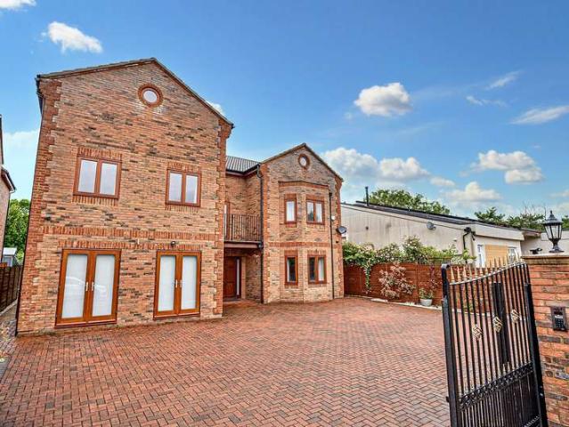 8 Bedroom Property