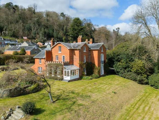 8 Bedroom Property