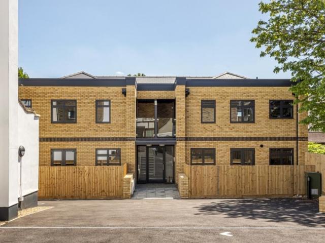 8 bedroom property with land for sale