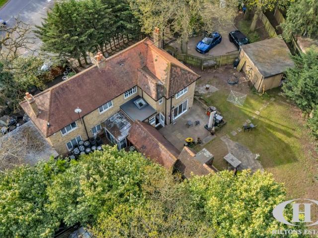 8 bedroom property with land for sale