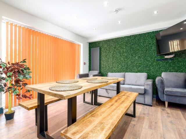 8 bedroom property to rent