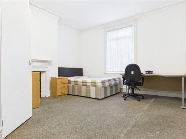 8 bedroom property to rent