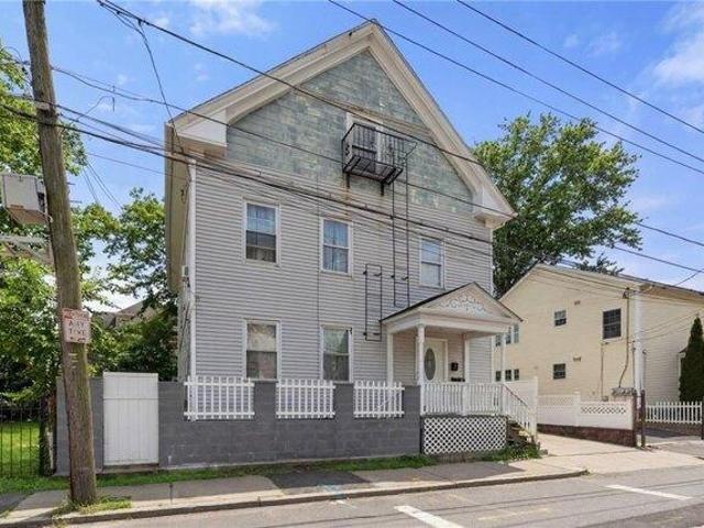 8 bedroom, Providence RI 02907 101897674